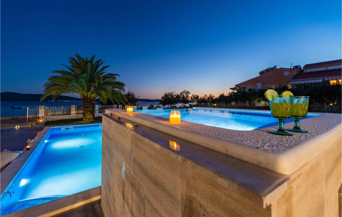 160 M² House ∙ 4 Bedrooms ∙ 9 Guests - Sukošan