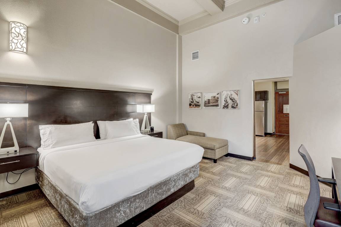 Hotel ∙ 2 Bedrooms ∙ 4 Guests - Baltimore, MD
