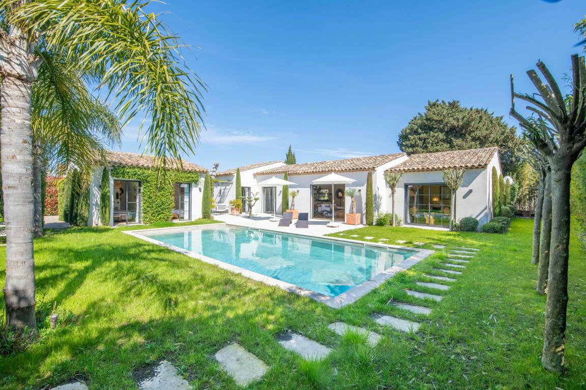 220 M² Talo ∙ 5 Makuuhuonetta ∙ 10 Vierasta - Saint-Tropez