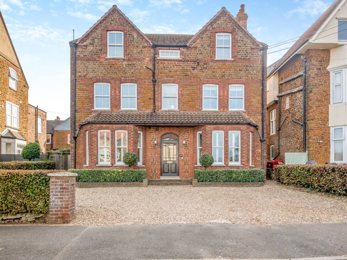 Cottage ∙ 8 Bedrooms ∙ 16 Guests - Snettisham