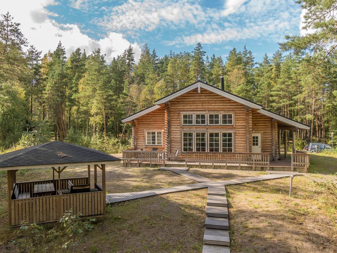95 M² Talo ∙ 2 Makuuhuonetta ∙ 6 Vierasta - Renko