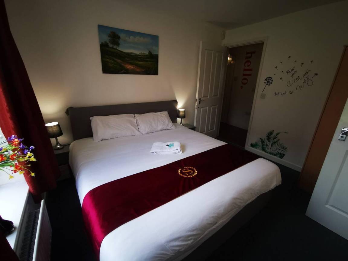 75 M² Apartamento ∙ 2 Quartos ∙ 4 Hóspedes - Chingford