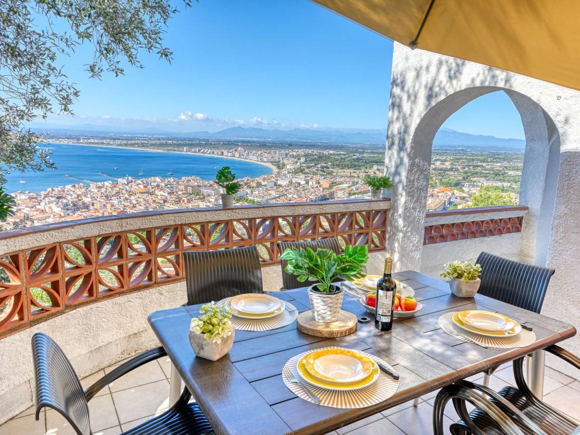 70 M² House ∙ 3 Bedrooms ∙ 4 Guests - Roses