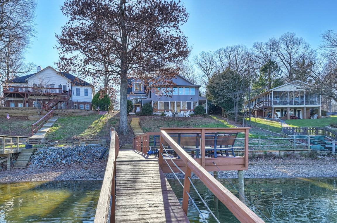 405 M² House ∙ 5 Bedrooms ∙ 16 Guests - Denver, NC