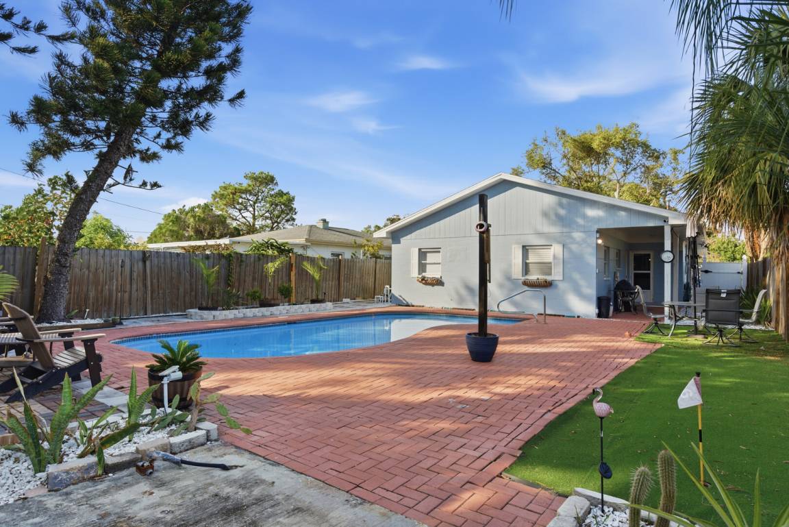 96 M² House ∙ 3 Bedrooms ∙ 8 Guests - St. Petersburg, FL