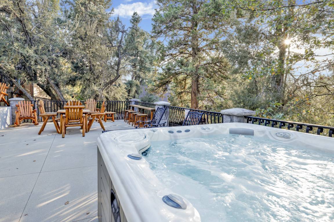487 M² Cabin ∙ 5 Bedrooms ∙ 12 Guests - Big Bear Lake, CA