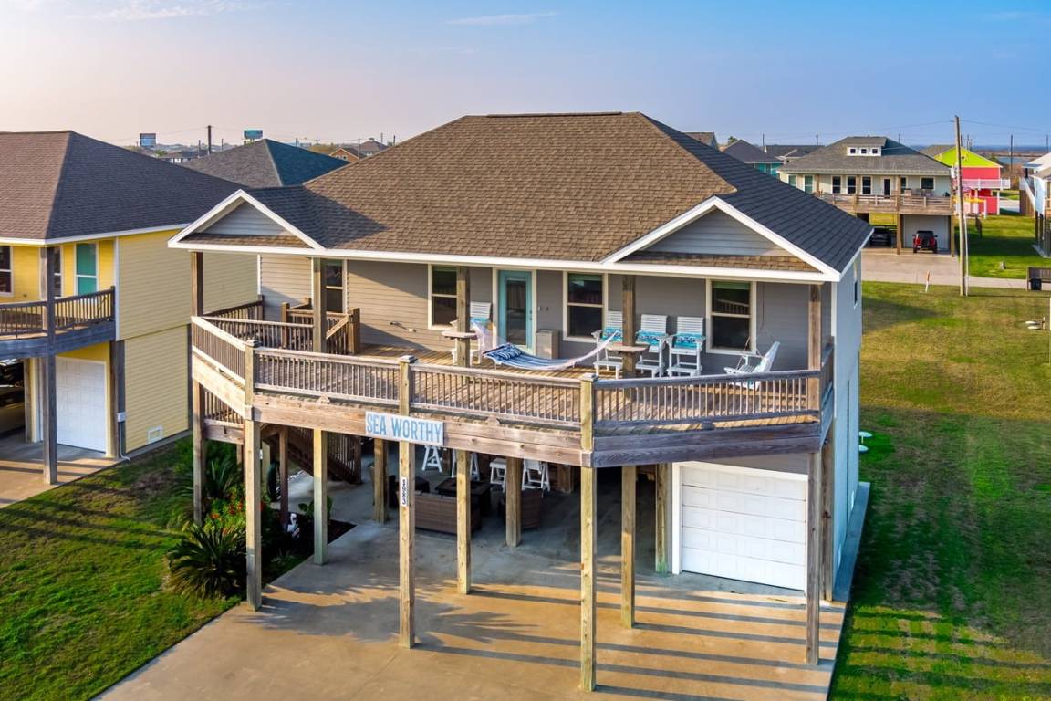 House ∙ 3 Bedrooms ∙ 10 Guests - Crystal Beach, TX