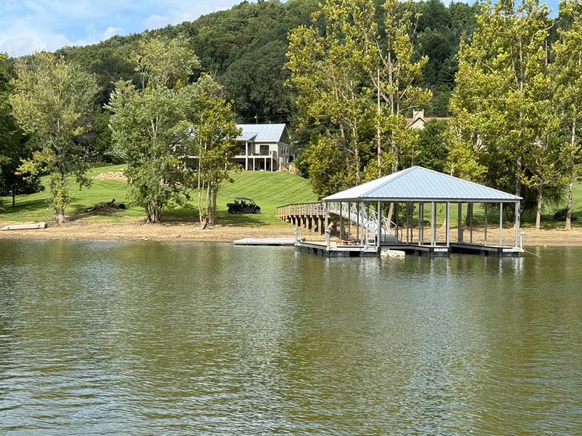 House ∙ 5 Bedrooms ∙ 12 Guests - Watauga Lake, TN