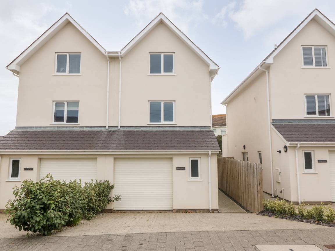 Cottage ∙ 3 Bedrooms ∙ 8 Guests - Trearddur Bay