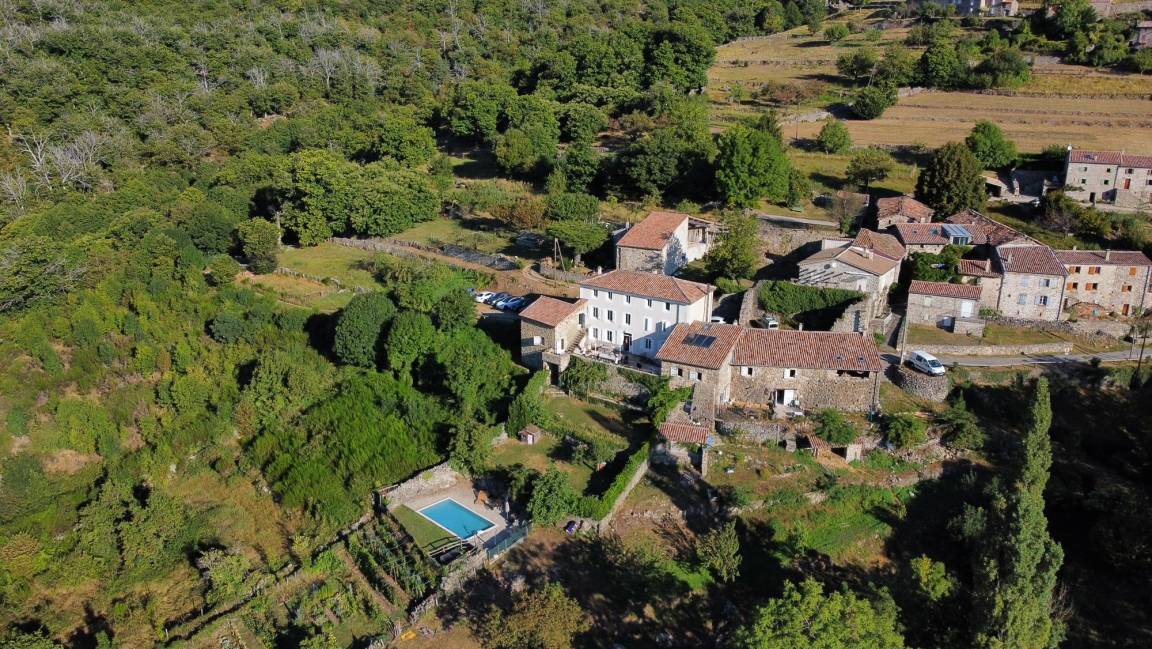 400 M² Cottage ∙ 8 Bedrooms ∙ 22 Guests - Ardèche