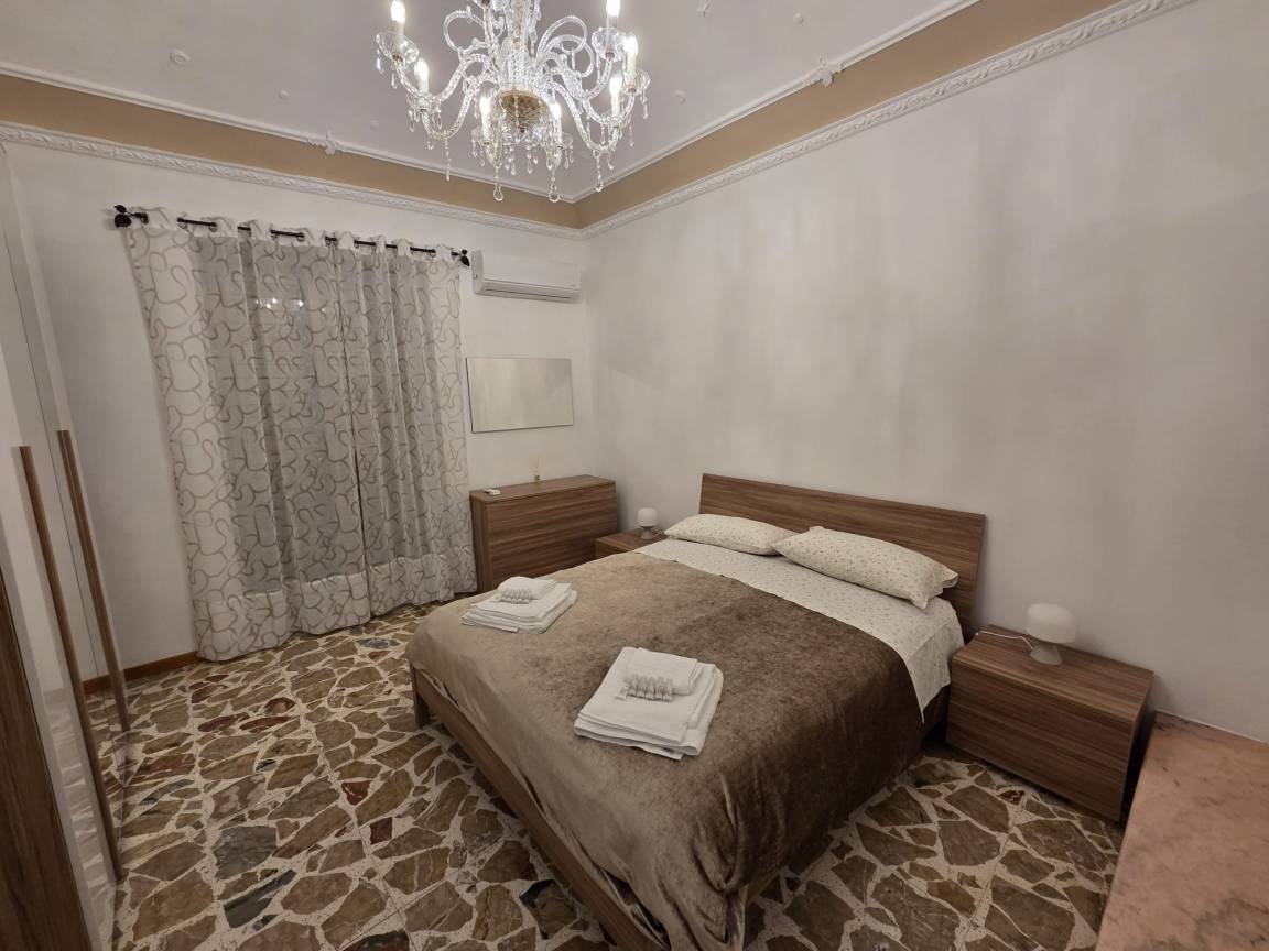 96 M² Appartamento Vacanza ∙ 2 Camere Da Letto ∙ 4 Ospiti - Caltanissetta