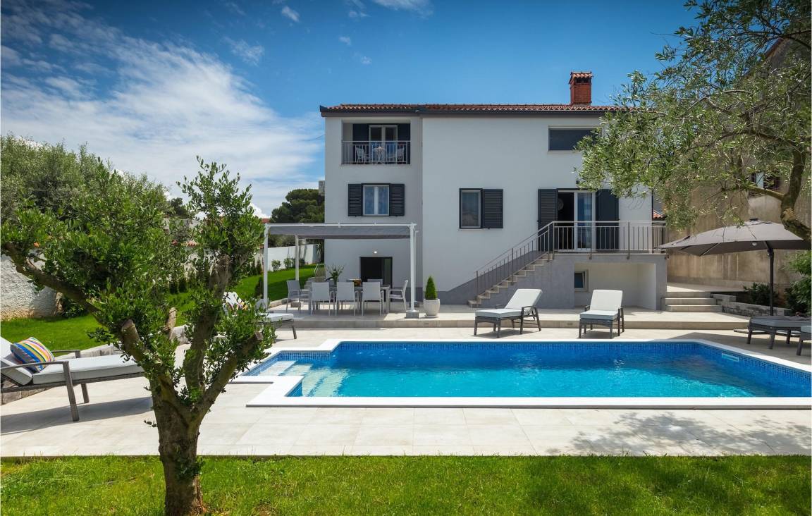 230 M² Ferienhaus ∙ 4 Schlafzimmer ∙ 8 Gäste - Pula