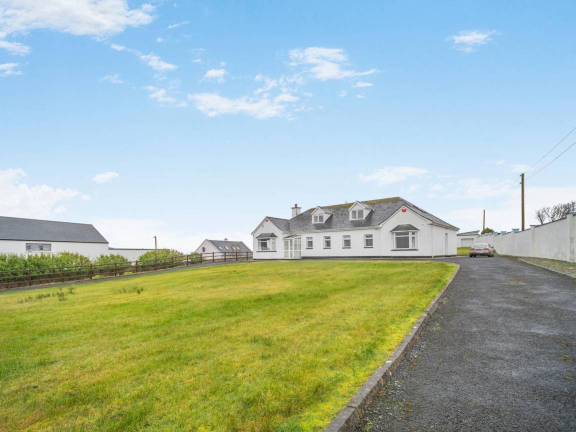 Cottage ∙ 5 Bedrooms ∙ 10 Guests - Achill Island