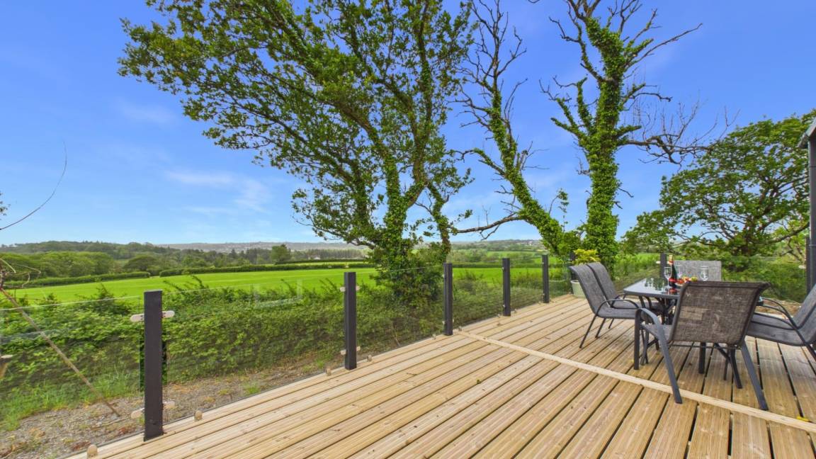65 M² Chalet ∙ 2 Bedrooms ∙ 4 Guests - Pembrokeshire