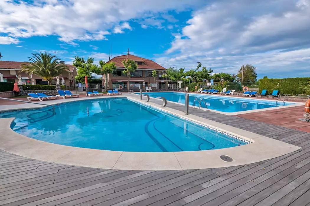 32 M² Caravan ∙ 2 Bedrooms ∙ 4 Guests - Noja