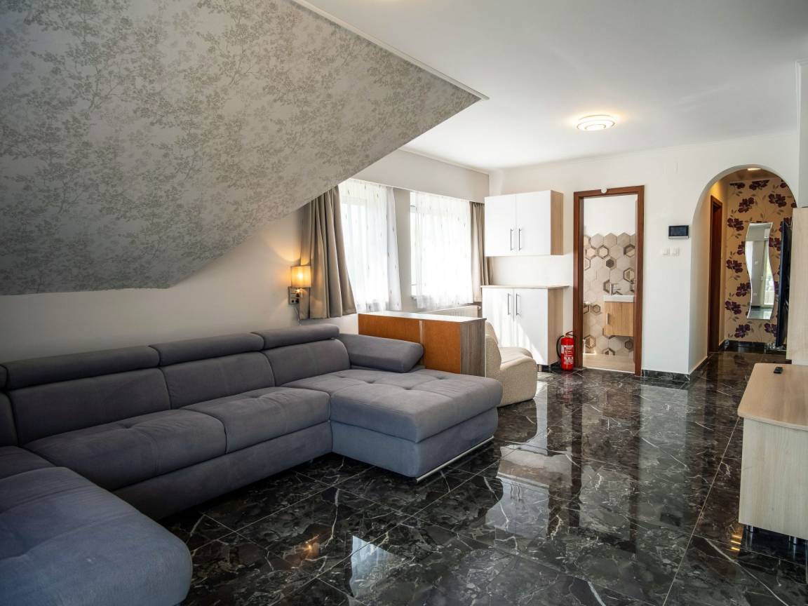 110 M² Ferienhaus ∙ 4 Schlafzimmer ∙ 8 Gäste - Plattensee