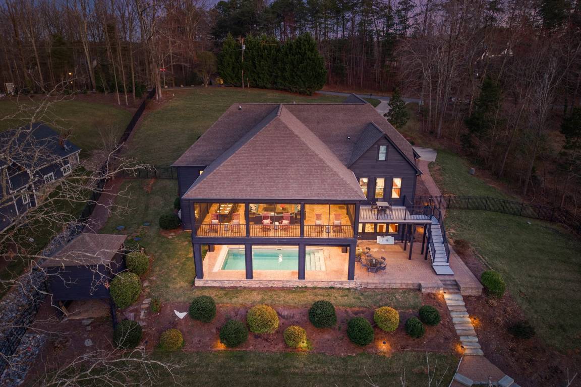 468 M² House ∙ 5 Bedrooms ∙ 16 Guests - Denver, NC