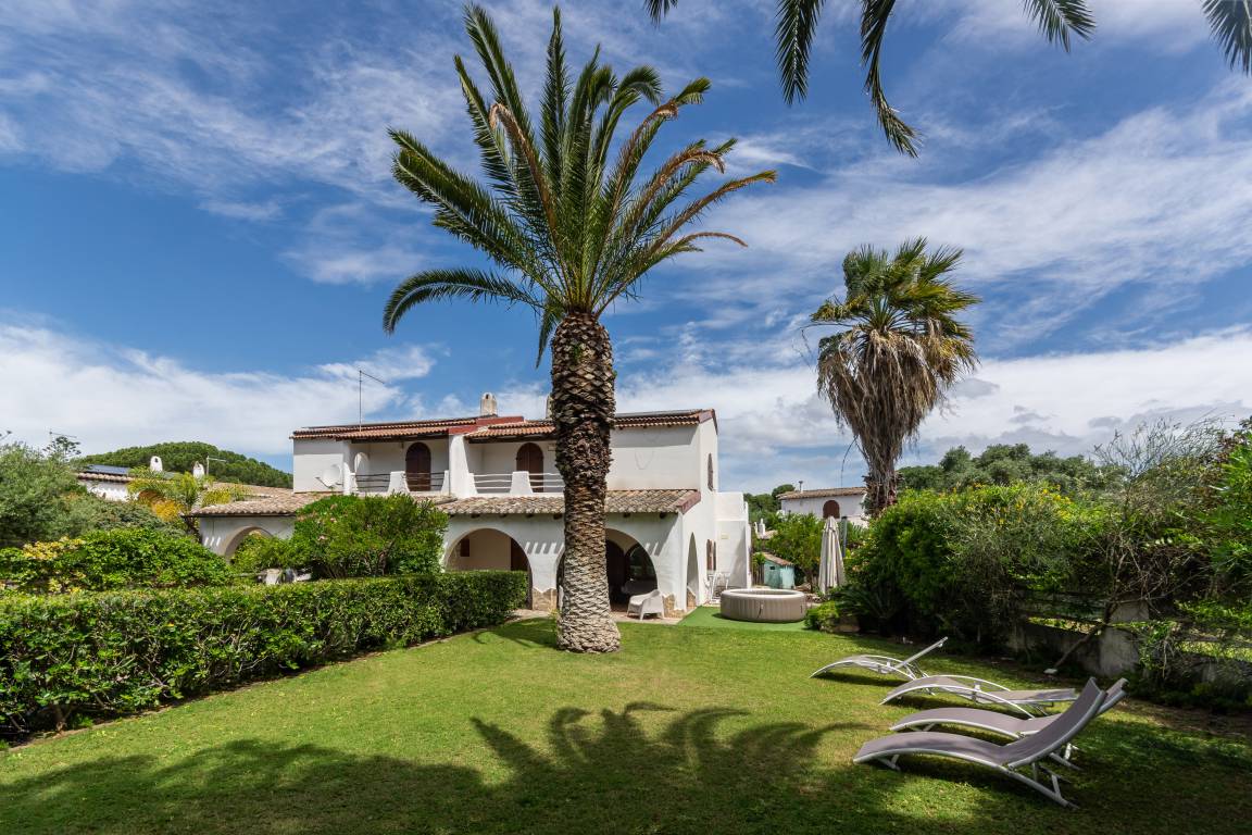 250 M² Villa ∙ 4 Bedrooms ∙ 9 Guests - Sardinia