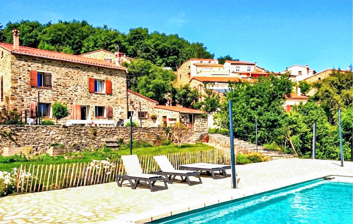 110 M² Maison De Vacances ∙ 6 Chambres ∙ 12 Personnes - Thuir
