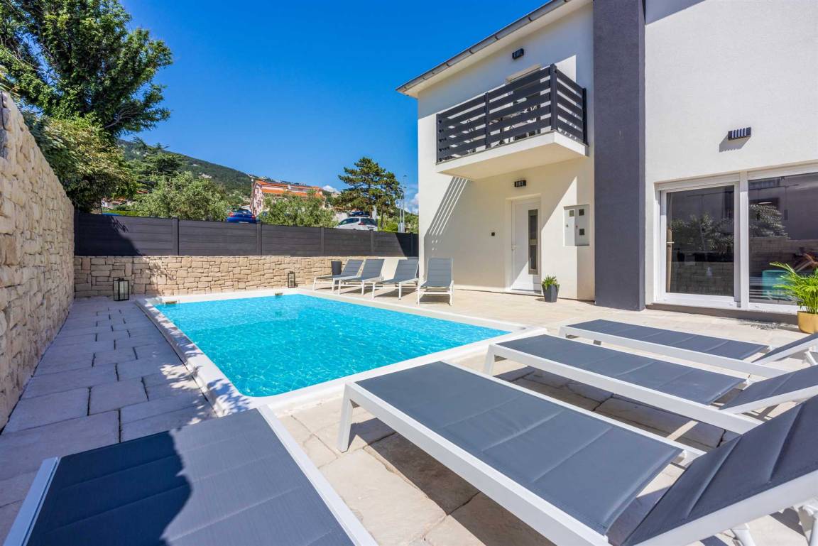 180 M² Villa ∙ 4 Bedrooms ∙ 8 Guests - Baška