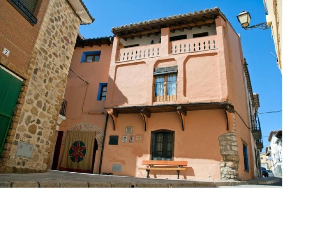 360 M² Ferienhaus ∙ 5 Schlafzimmer ∙ 12 Gäste - Belchite