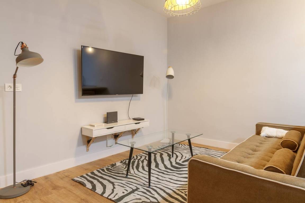 60 M² Apartment ∙ 2 Bedrooms ∙ 4 Guests - Bilbao