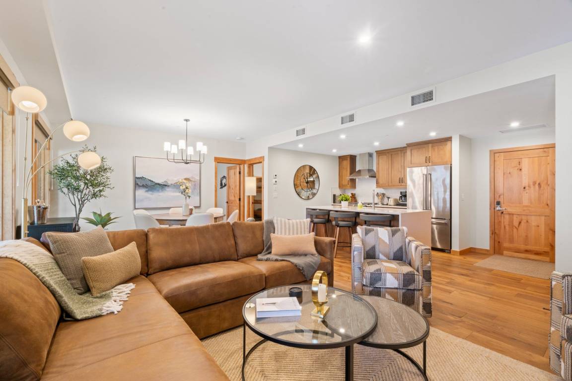 162 M² Condo ∙ 3 Bedrooms ∙ 10 Guests - Alberta