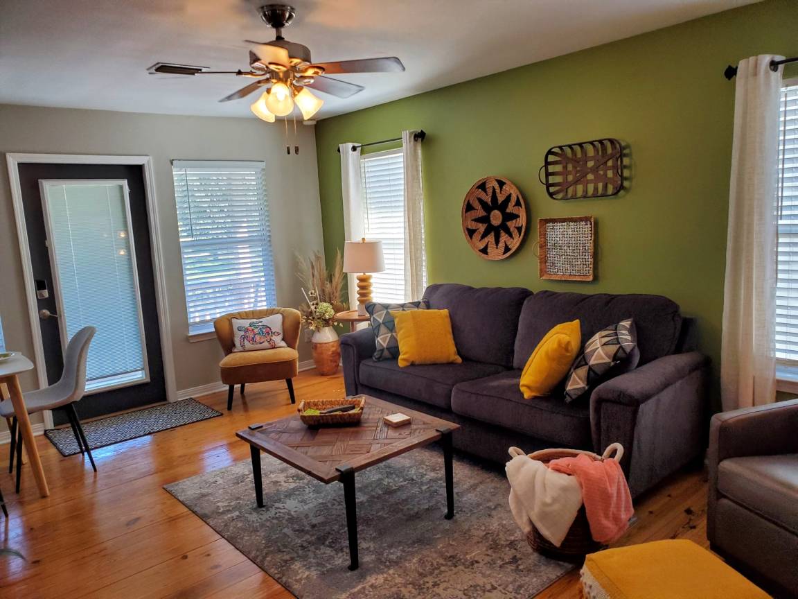 Cabin ∙ 2 Bedrooms ∙ 4 Guests - Alabama