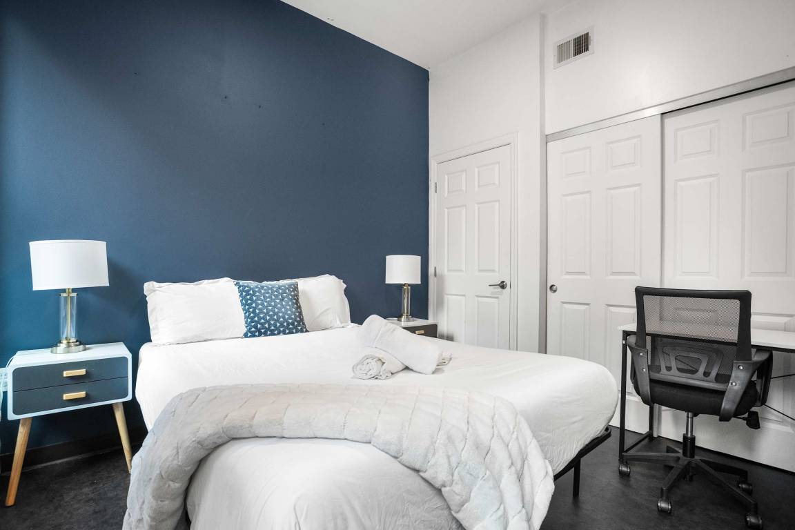 Apartment ∙ 1 Bedroom ∙ 2 Guests - PPG Paints Arena