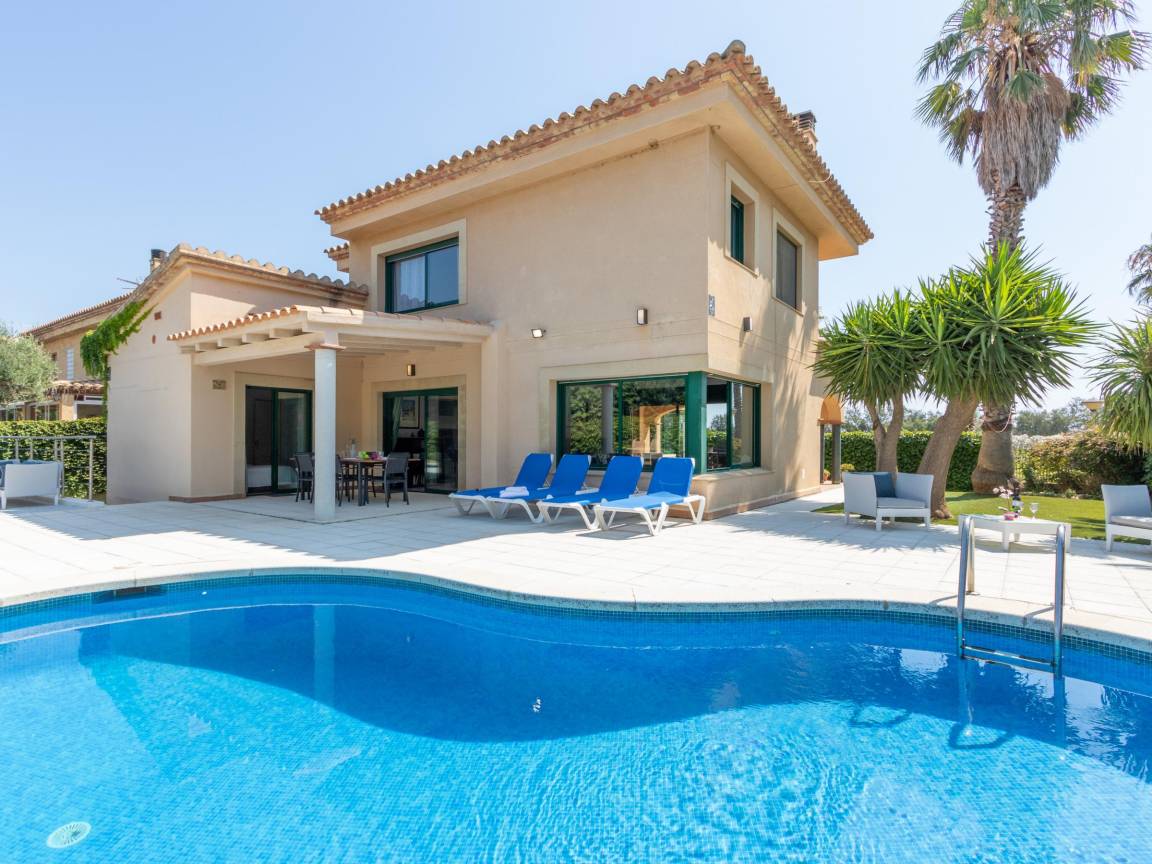 280 M² Casa Rural ∙ 4 Habitaciones ∙ 8 Huéspedes - España