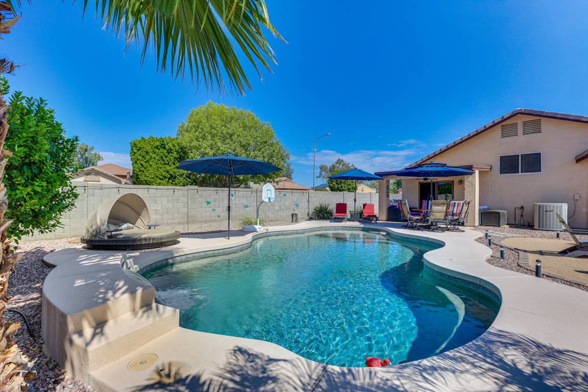 128 M² House ∙ 3 Bedrooms ∙ 6 Guests - Sun City, AZ