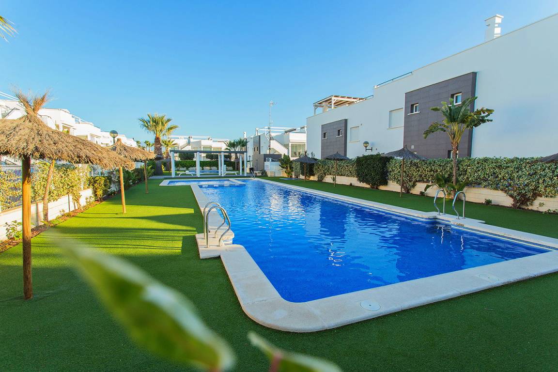 70 M² Bungalow ∙ 2 Makuuhuonetta ∙ 4 Vierasta - Torrevieja