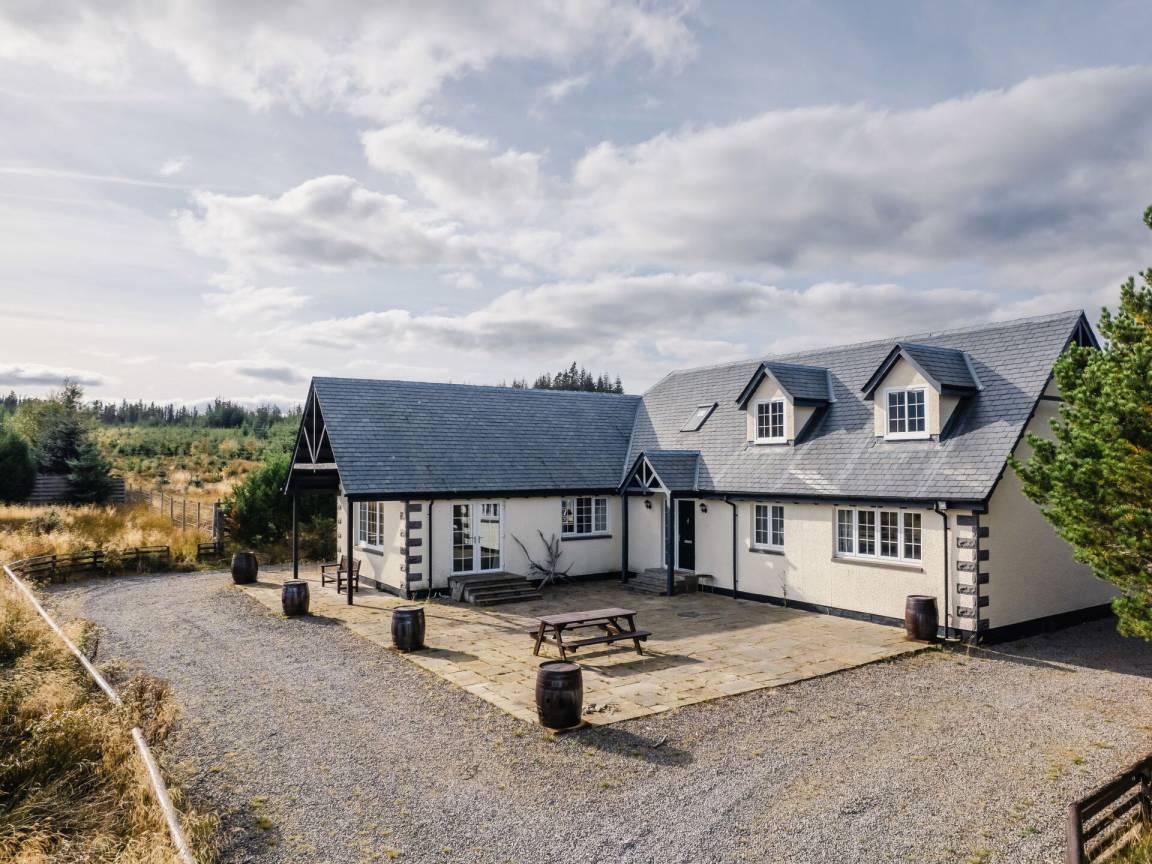 154 M² House ∙ 3 Bedrooms ∙ 6 Guests - Loch Ness