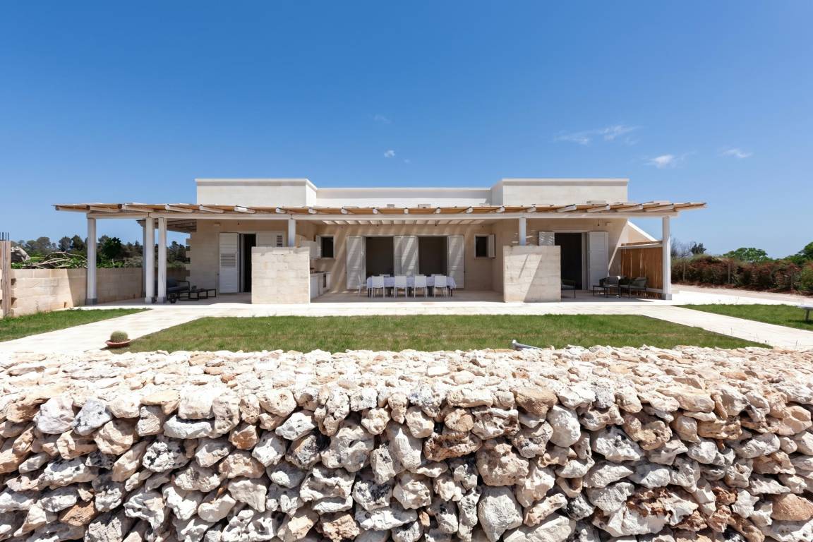 150 M² Villa ∙ 5 Bedrooms ∙ 12 Guests - Otranto