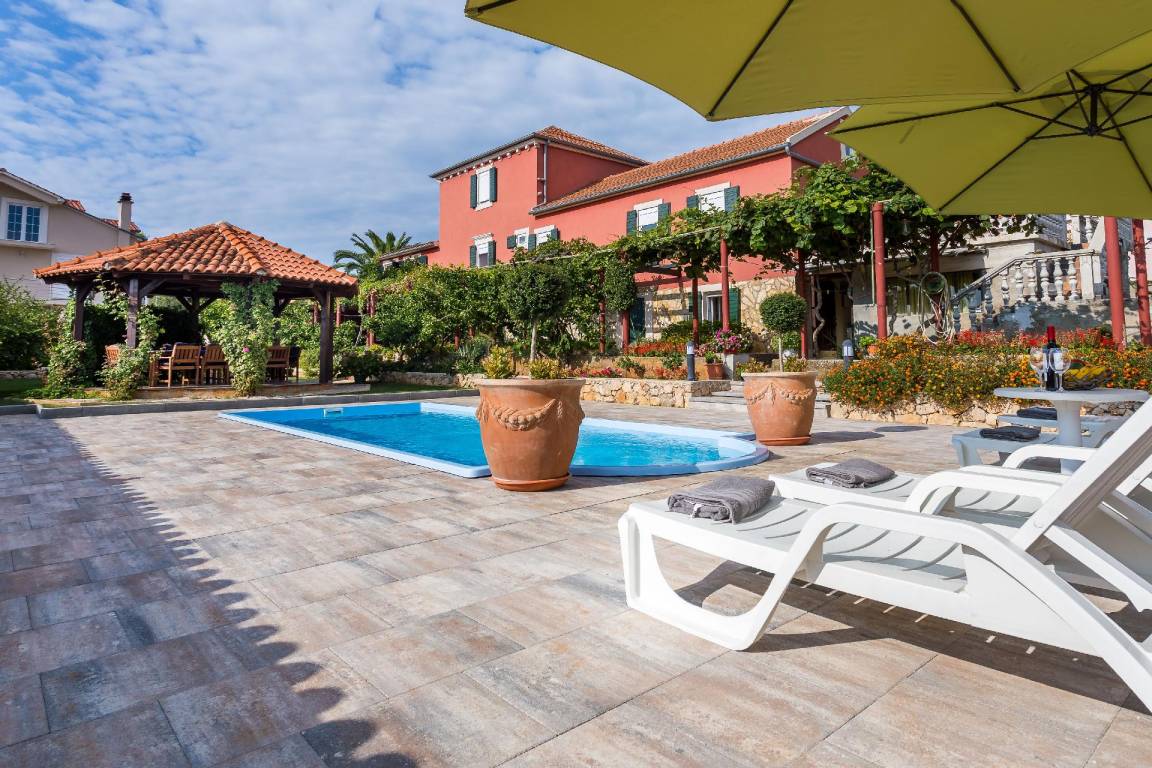 300 M² House ∙ 7 Bedrooms ∙ 14 Guests - Zadar