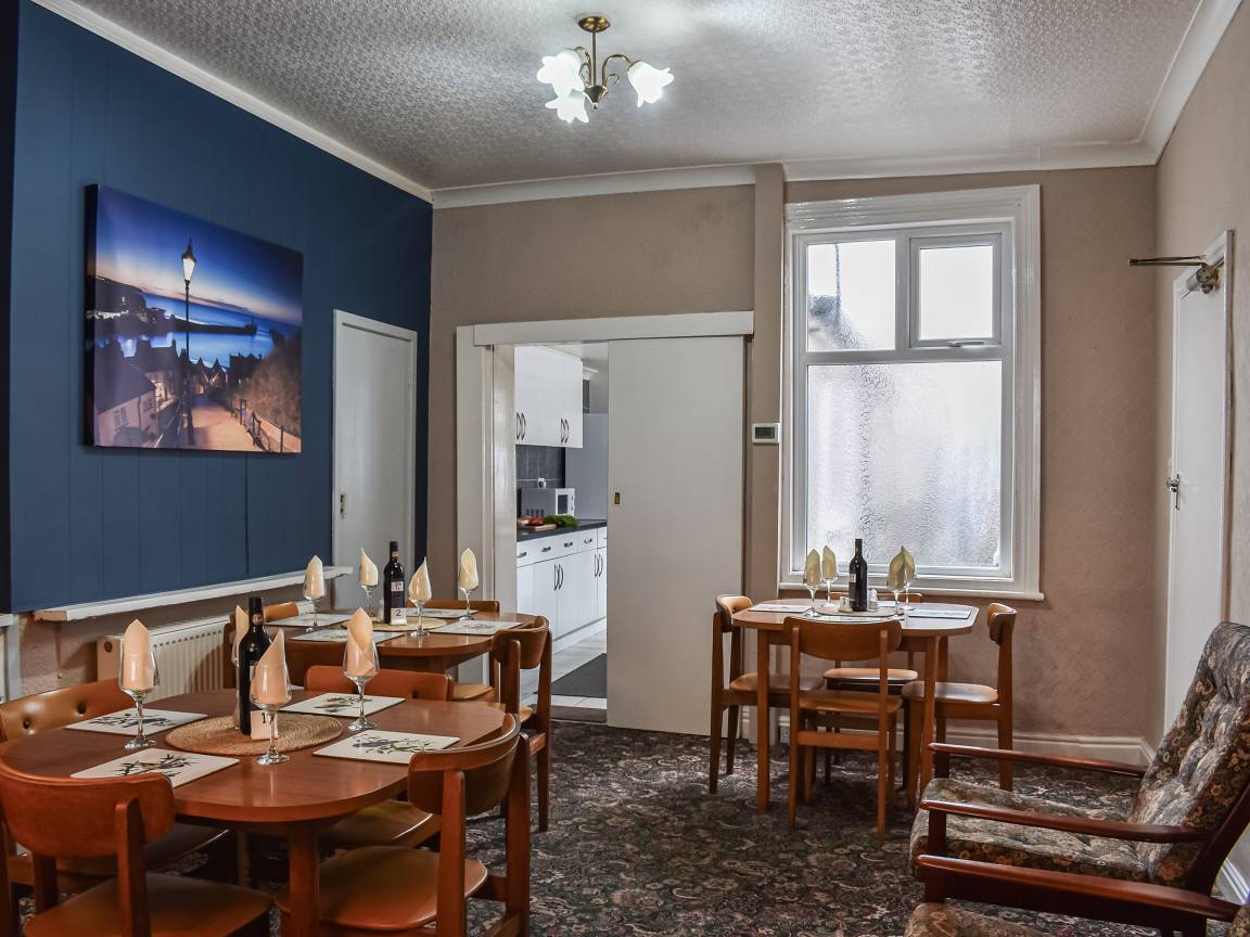 Cottage ∙ 6 Bedrooms ∙ 12 Guests - Scarborough