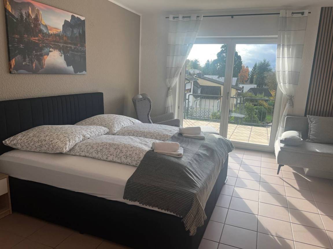 180 M² Ferienhaus ∙ 4 Schlafzimmer ∙ 10 Gäste - Bad Ems