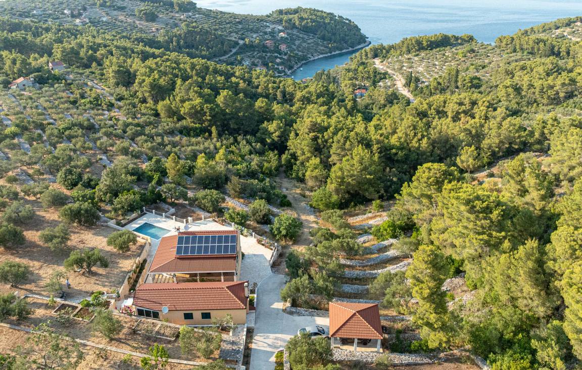 150 M² Ferienhaus ∙ 4 Schlafzimmer ∙ 8 Gäste - Vela Luka