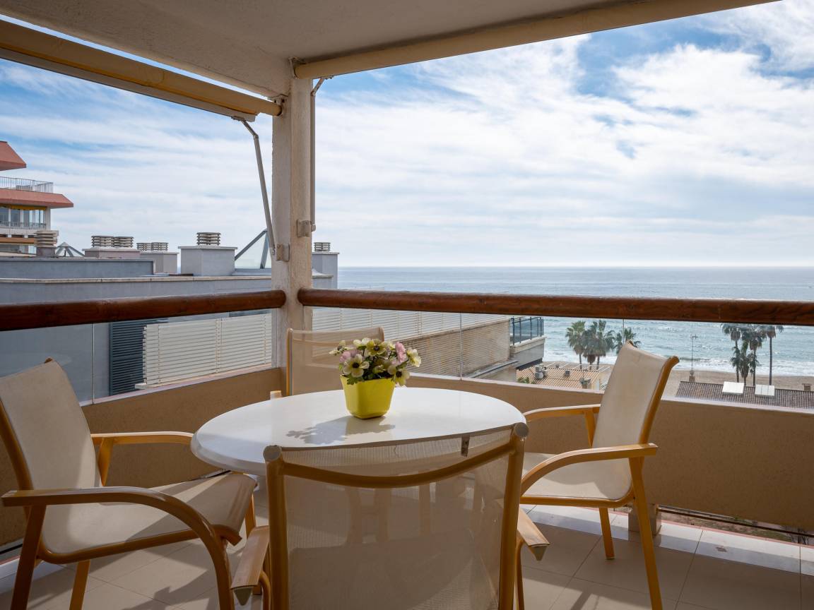 95 M² Apartamento ∙ 2 Habitaciones ∙ 4 Huéspedes - Torredembarra