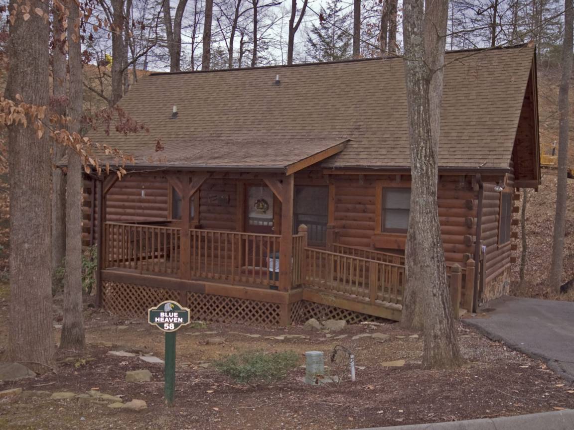 Cabin ∙ 1 Bedroom ∙ 4 Guests - Pigeon Forge, TN