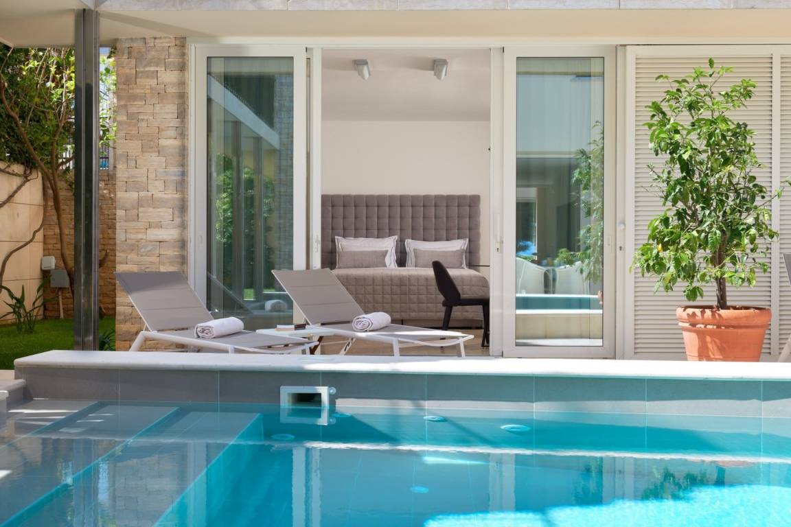 300 M² Villa ∙ 6 Makuuhuonetta ∙ 16 Vierasta - Bol