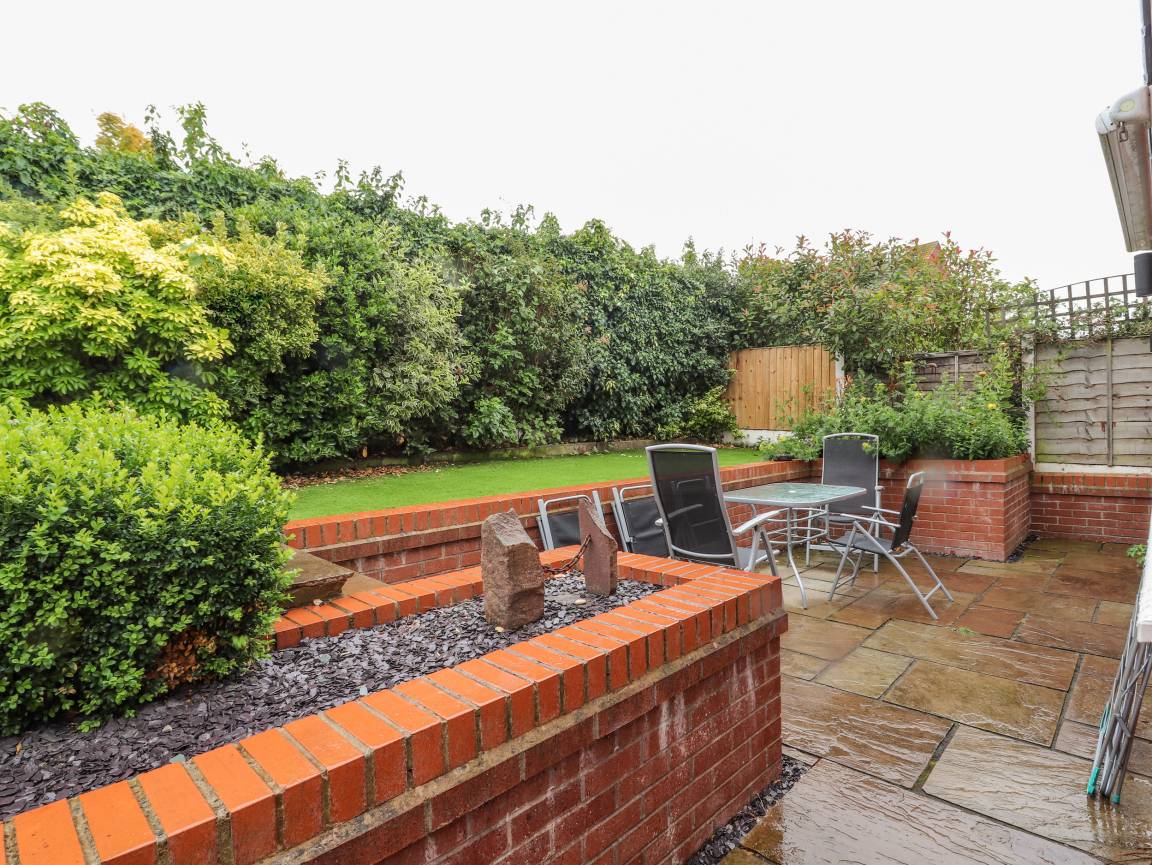 Cottage ∙ 2 Bedrooms ∙ 4 Guests - Warrington