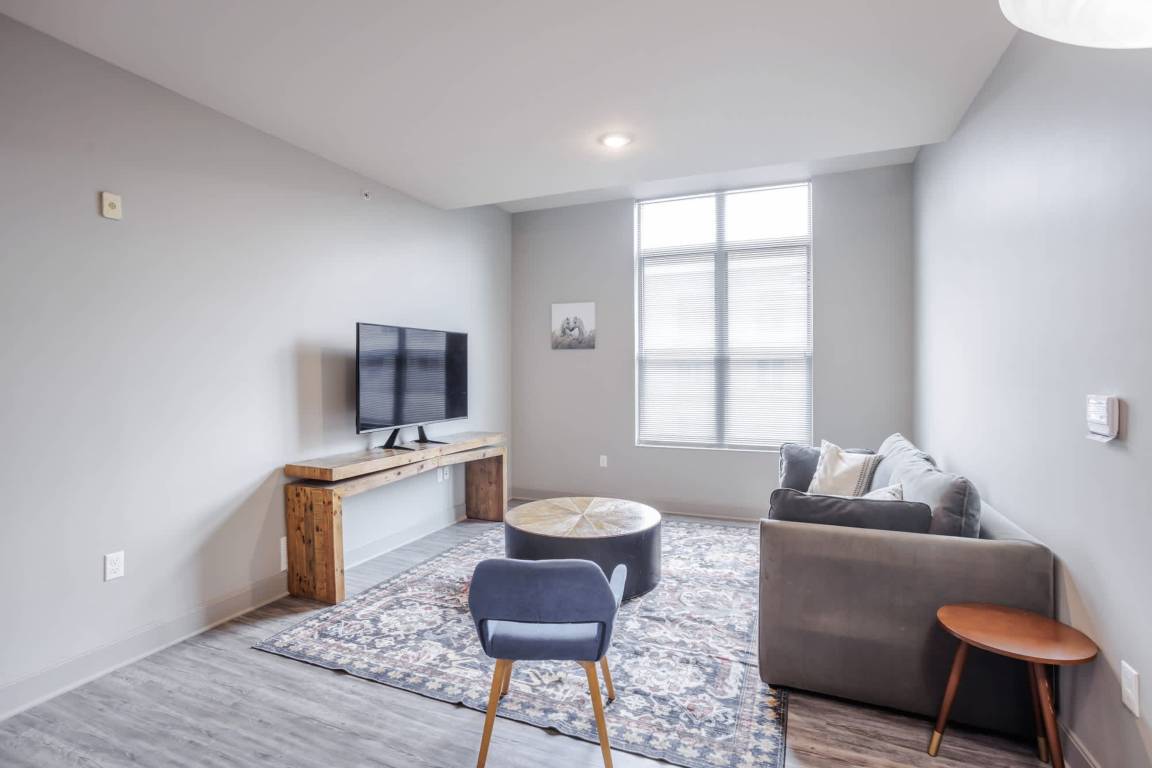 Apartment ∙ 2 Bedrooms ∙ 5 Guests - Ludlow, KY