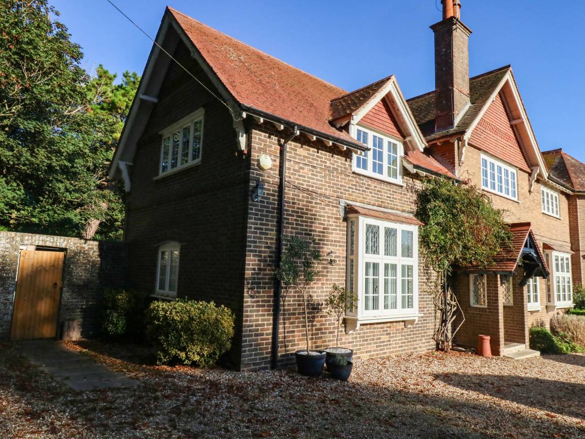Cottage ∙ 2 Bedrooms ∙ 6 Guests - Weymouth