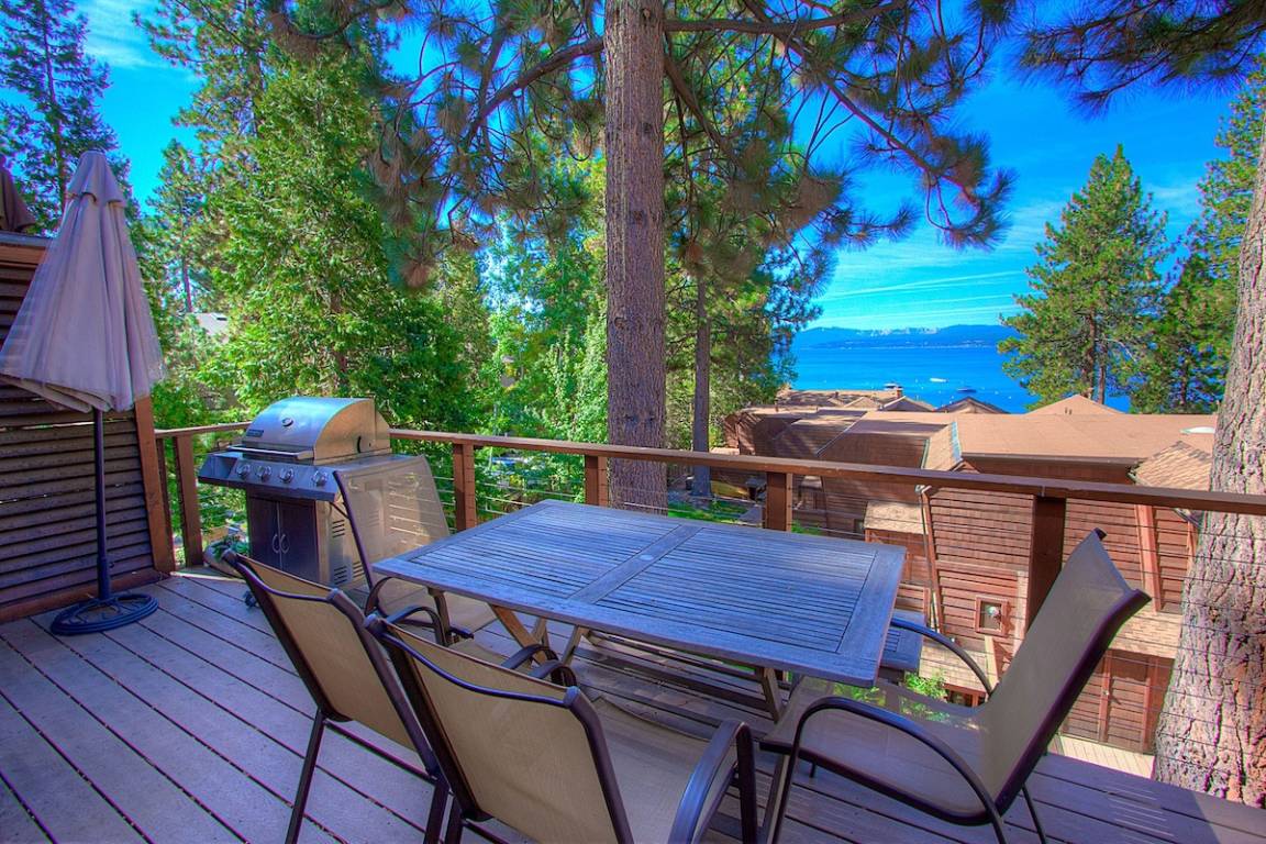 164 M² Condo ∙ 3 Bedrooms ∙ 7 Guests - North Lake Tahoe, CA