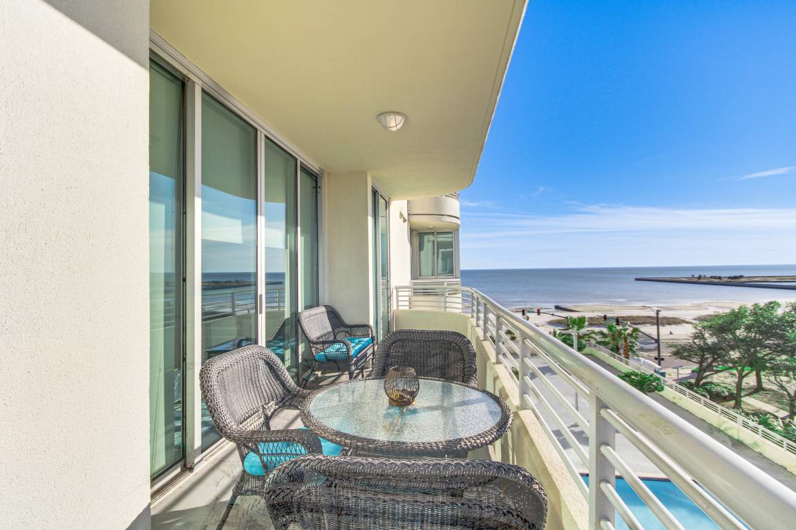 120 M² Apartment ∙ 2 Bedrooms ∙ 6 Guests - Biloxi, MS