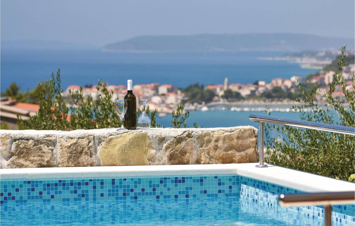 180 M² Apartment ∙ 4 Bedrooms ∙ 10 Guests - Podstrana