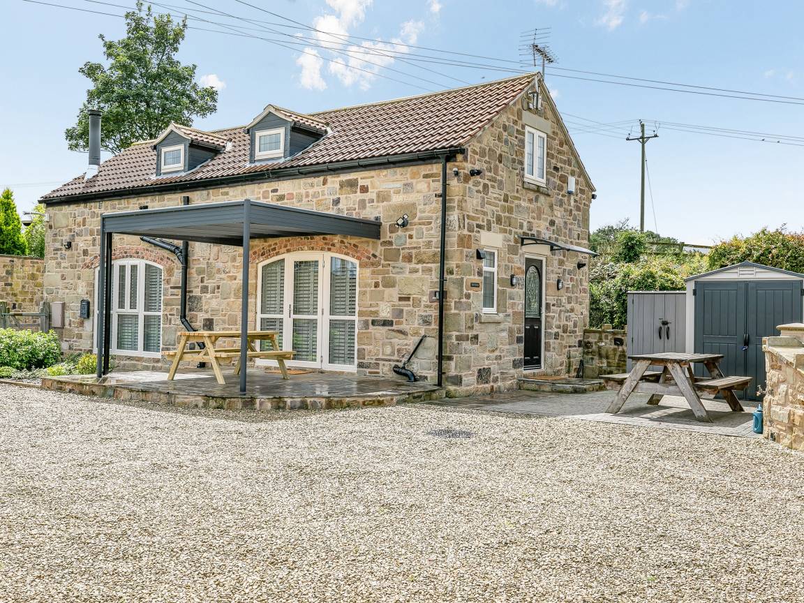 Cottage ∙ 2 Bedrooms ∙ 4 Guests - Wakefield