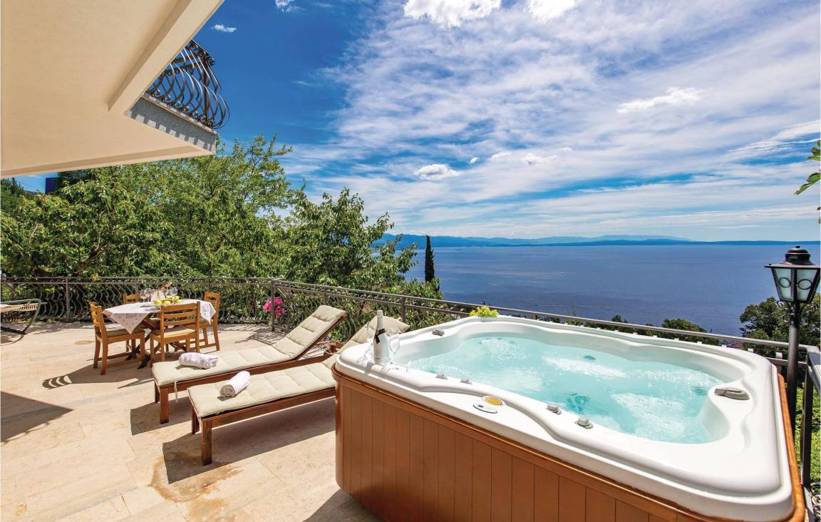 99 M² Appartement ∙ 2 Chambres ∙ 5 Personnes - Opatija
