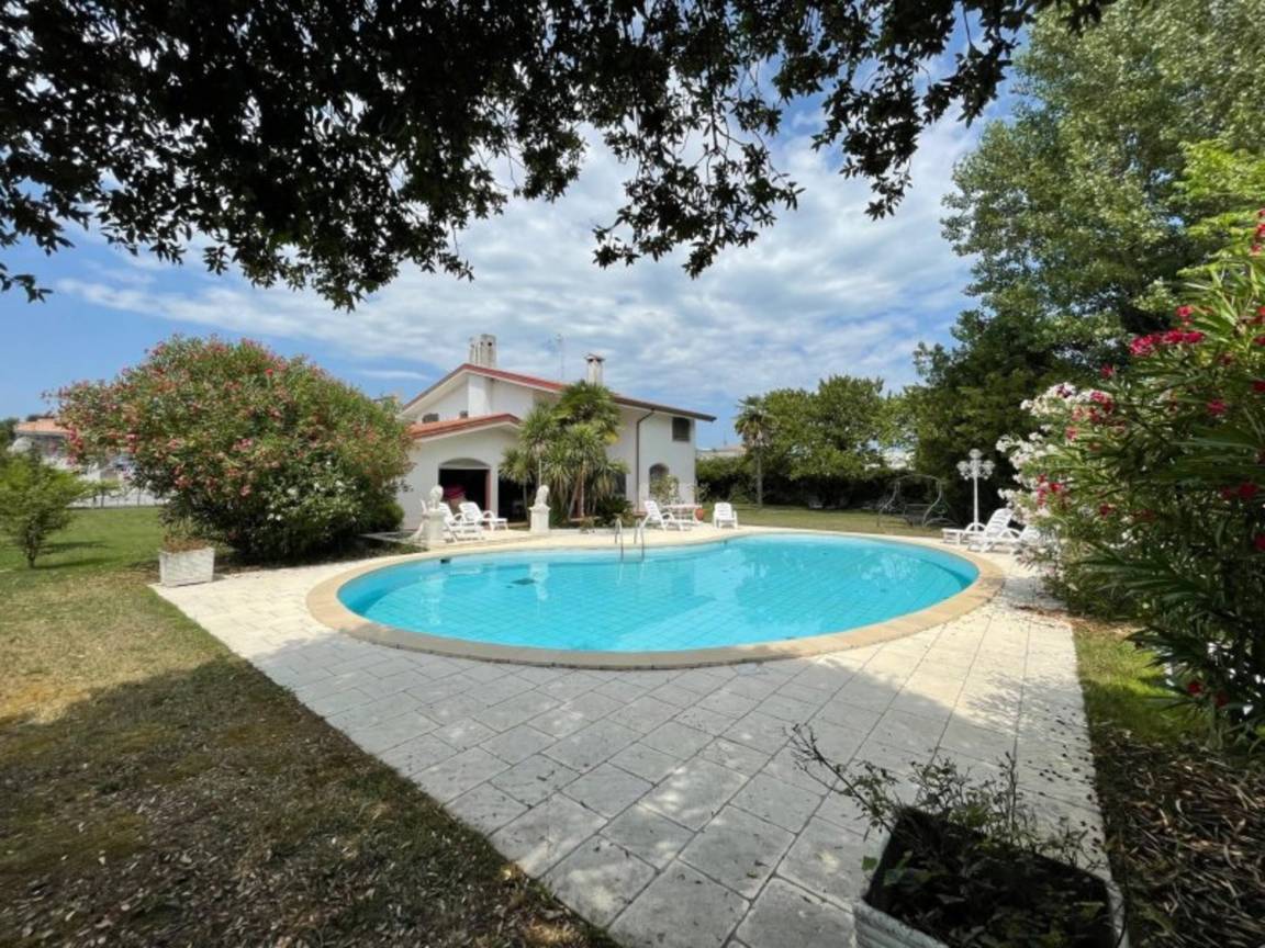 250 M² Villa ∙ 6 Schlafzimmer ∙ 12 Gäste - Bibione